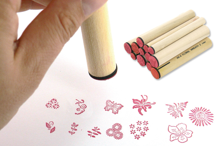 Set de 12 tampons bâtons, fleurs et papillons assortis