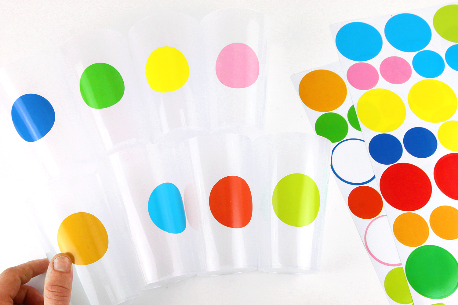 Jeux éducatifs Montessori pour découvrir les couleurs et compter