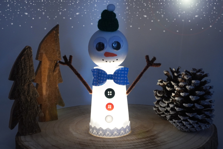 Bonhomme de neige lumineux avec un gobelet - Activités manuelles Noël
